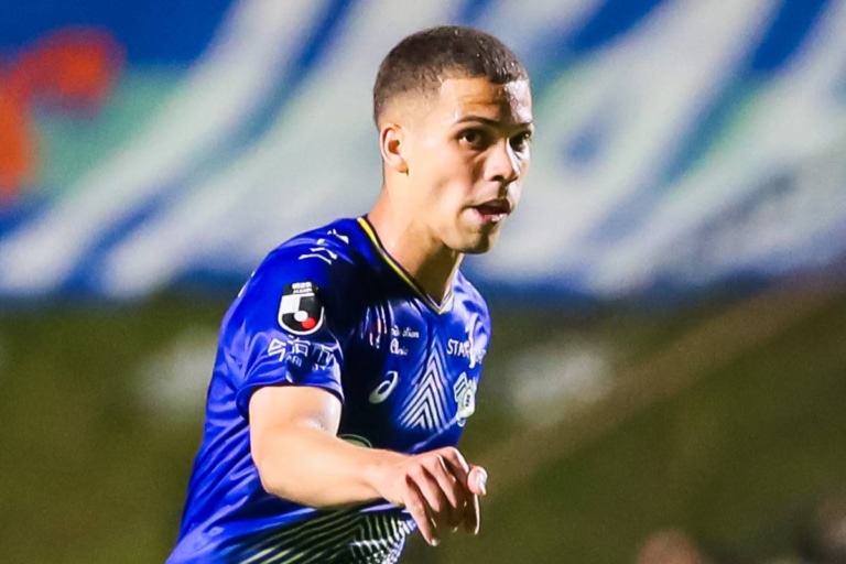 ボールを受けてから全てが完璧！ FC今治、MFパトリッキ・ヴェロンのゴールが凄い！加入後2戦目で初得点 | フットボールチャンネル